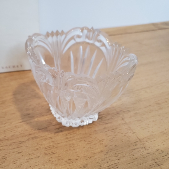 Oneida | Accents | Vintage Oneida Augustina Crystal Petal Bowl | Poshmark